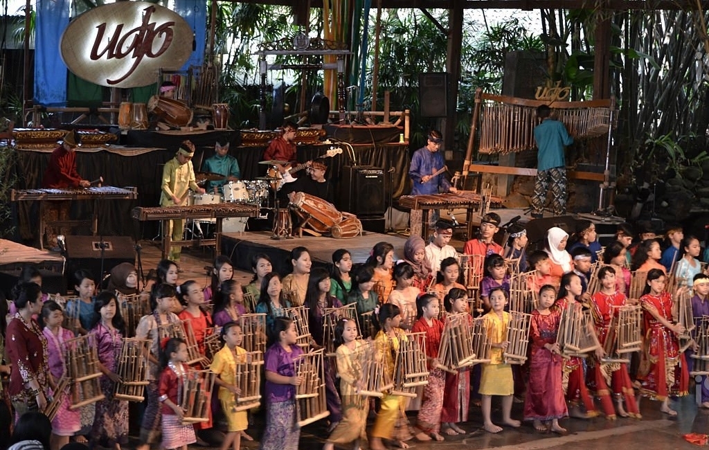 Bandung Culture Tour - Saung Angklung Udjo Tour - Travalcore